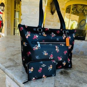 Coach | Bags | Coach Wild Flower Vintage Floral Gallery Totewallet Set ...